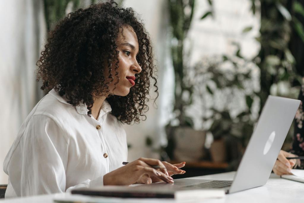 How to Write Professional Emails in Portuguese | The LanguageVerse Blog